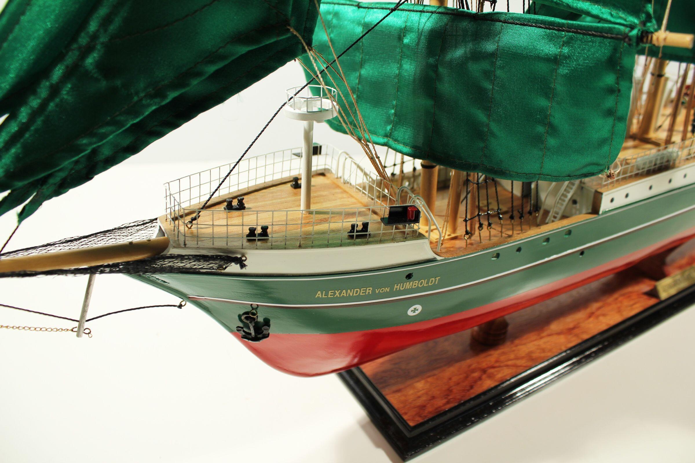 Alexander von Humboldt - Nain ship models
