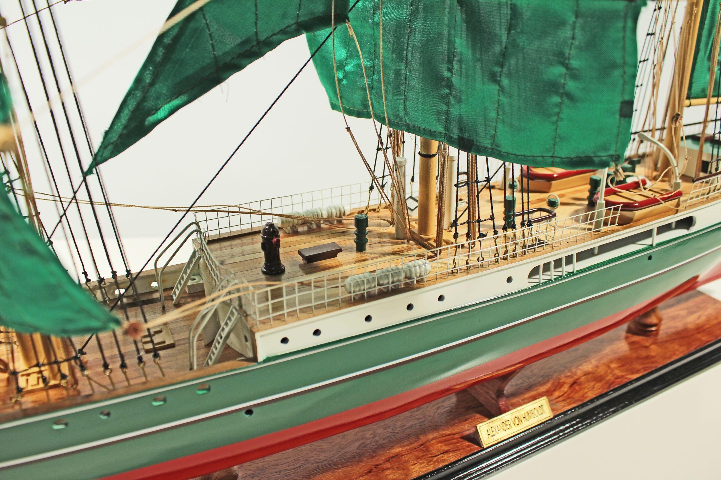 Alexander von Humboldt - Nain ship models