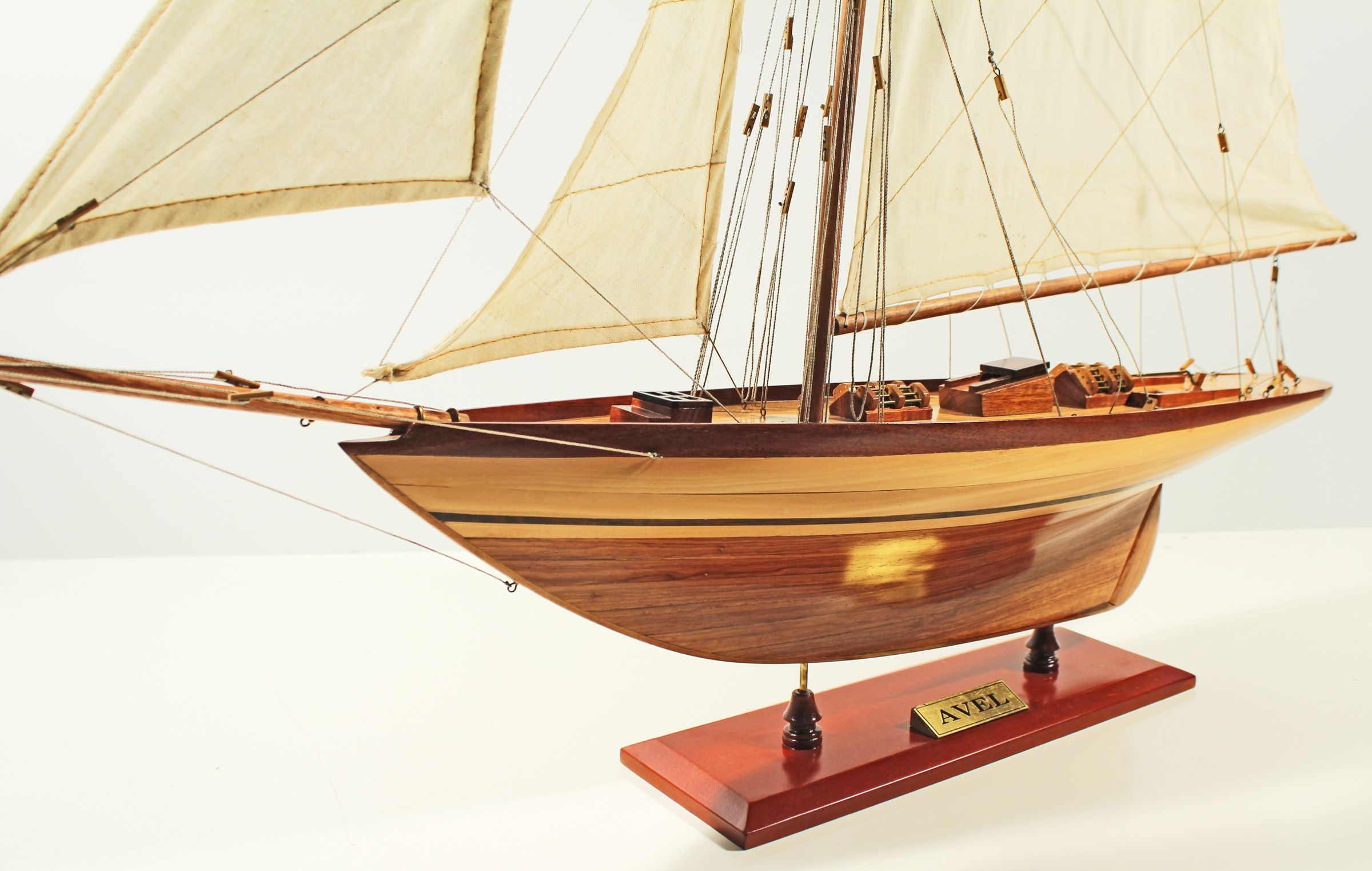 Avel - Handmade wooden model ship - Nain Trading