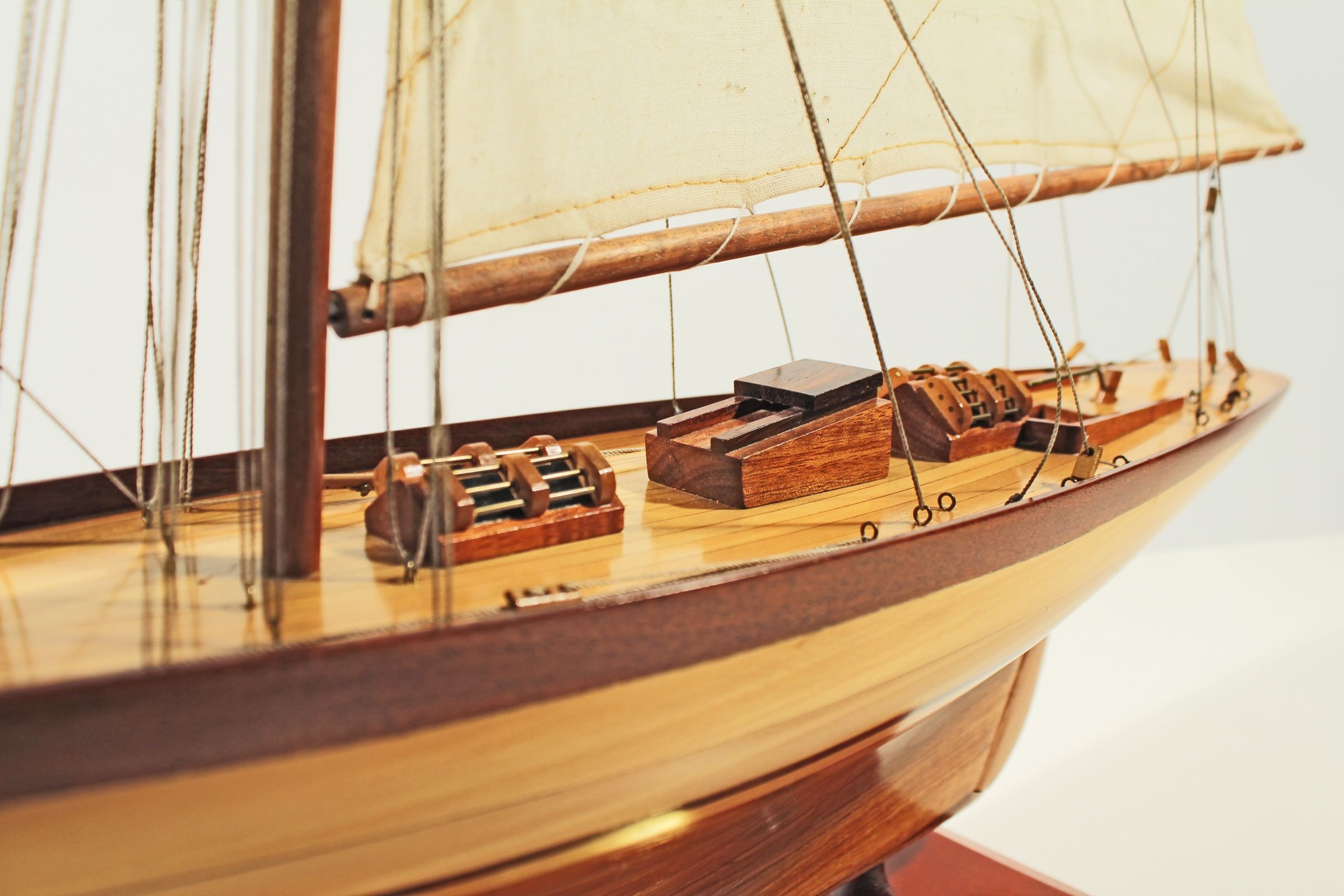 Avel - Handmade wooden model ship - Nain Trading