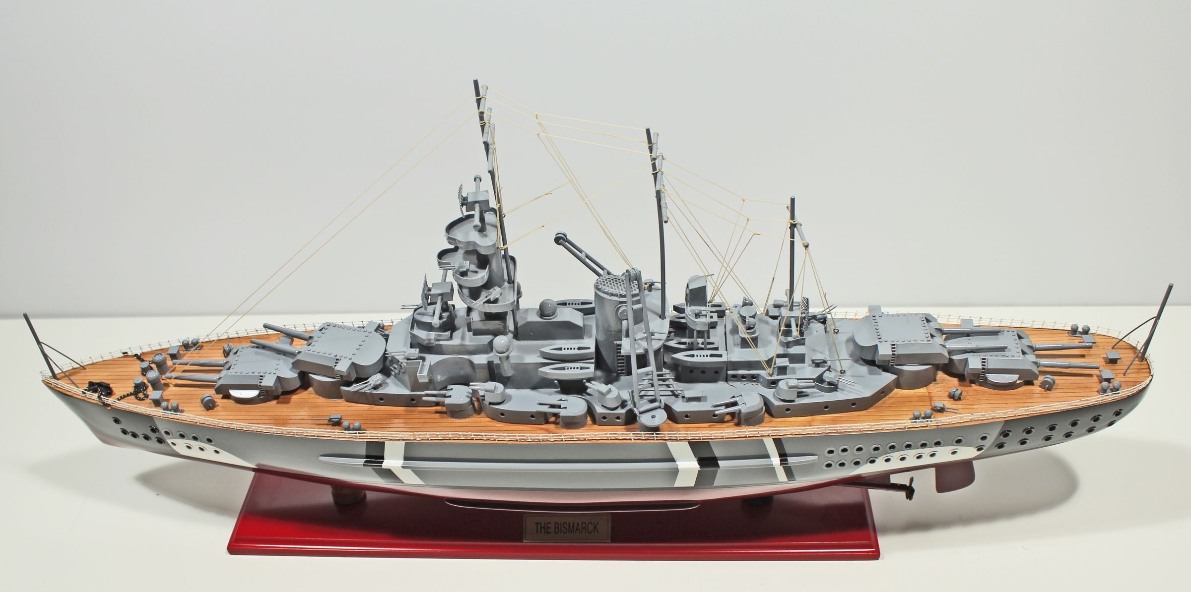 Bismarck - Handgefertigte Nain-Schiffsmodelle