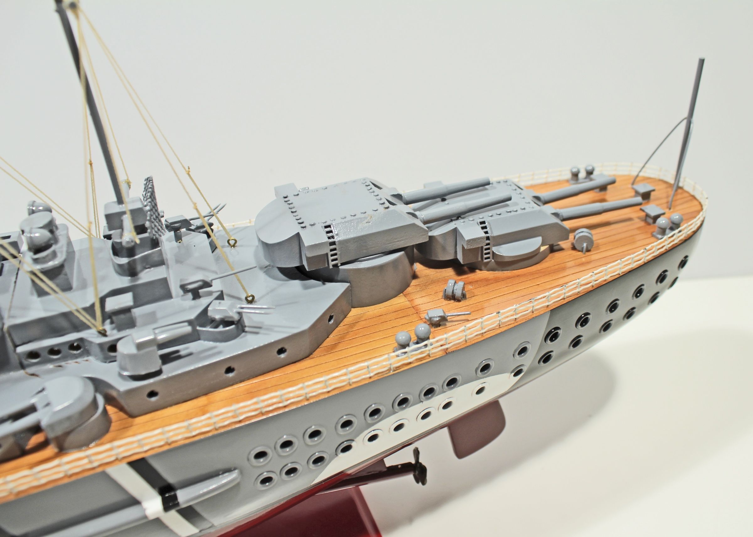 Bismarck - Handgefertigte Nain-Schiffsmodelle
