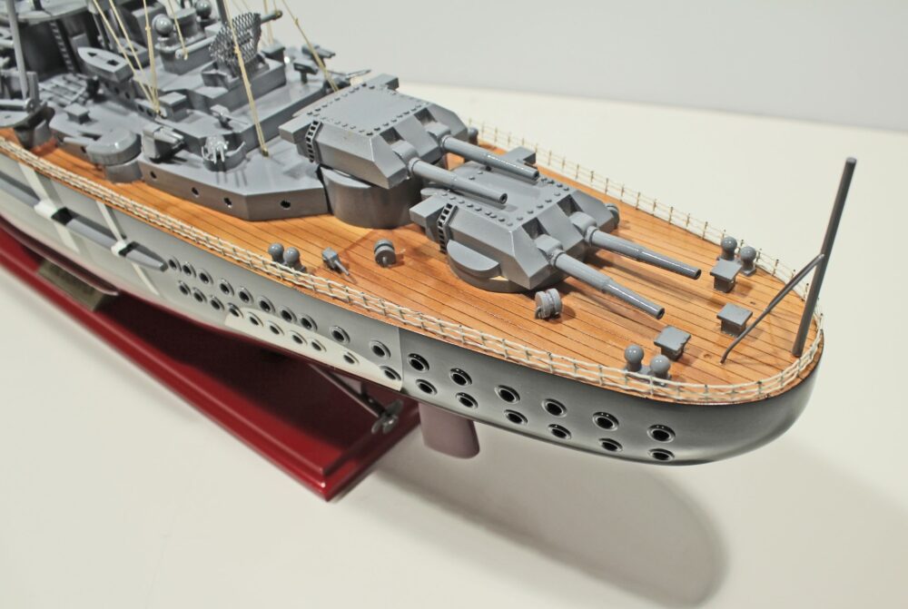 Bismarck - Handgefertigte Nain-Schiffsmodelle