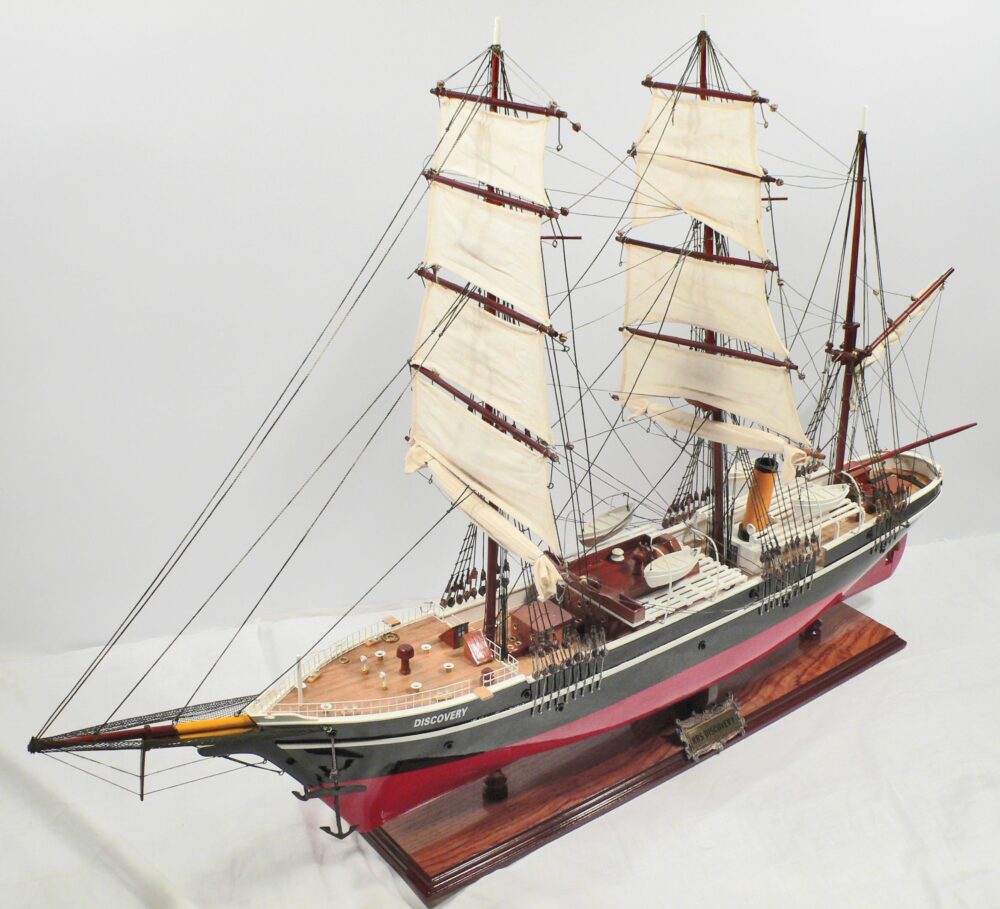 RRS Discovery - Nain ship models