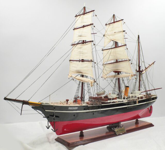 RRS Discovery - Nain ship models