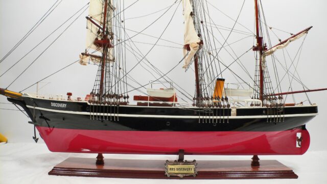 RRS Discovery - Nain ship models