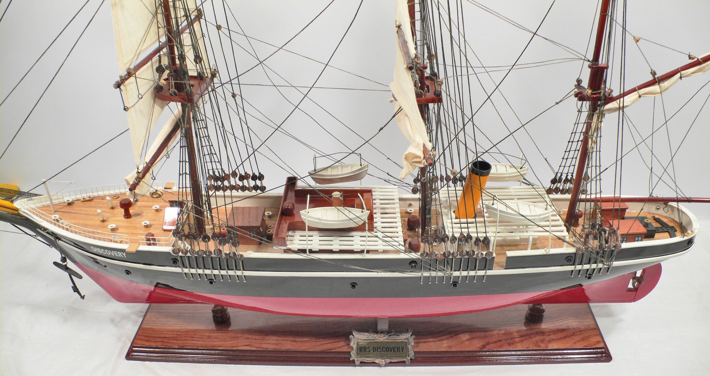 RRS Discovery - Nain ship models