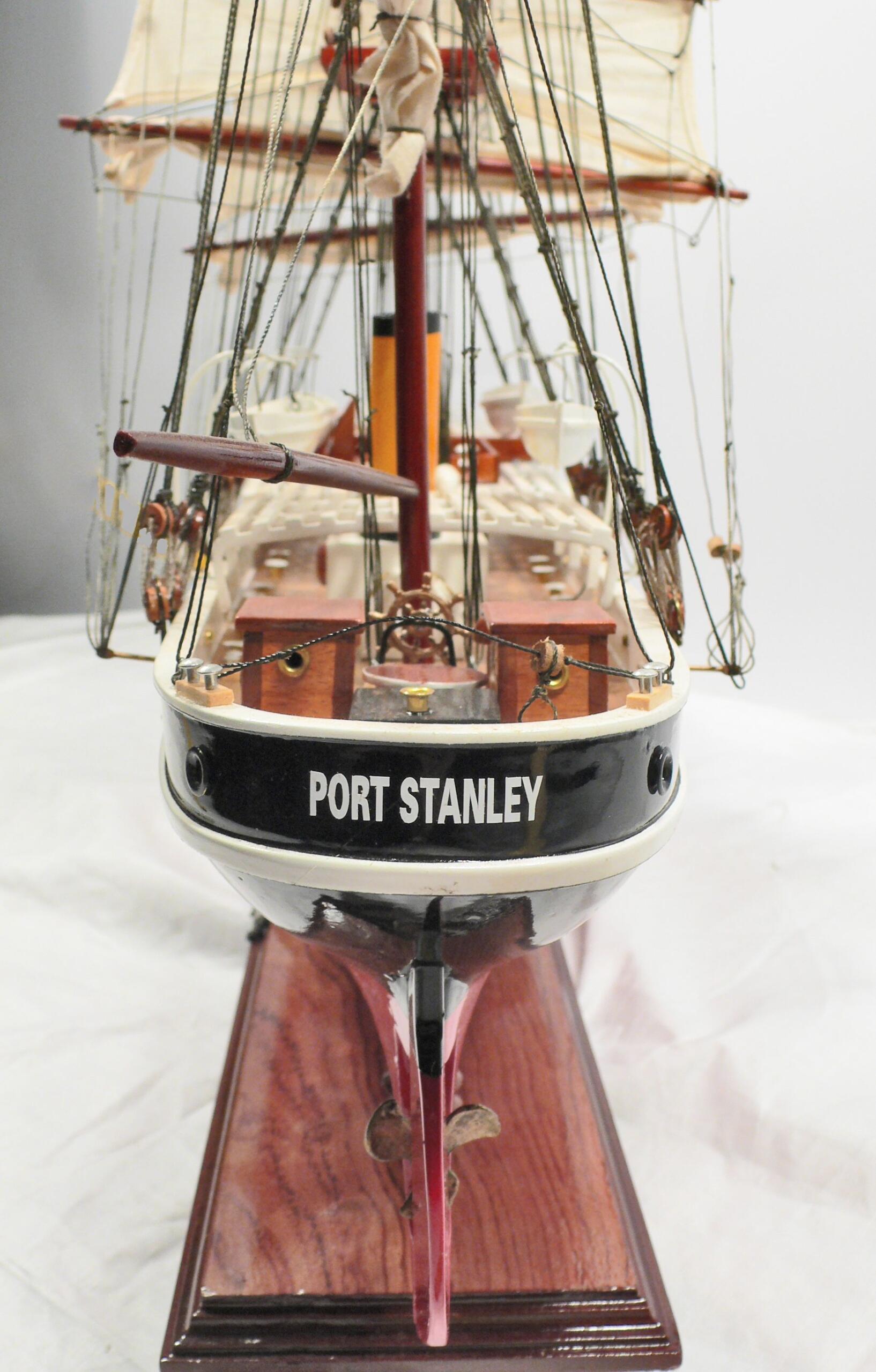RRS Discovery - Nain ship models