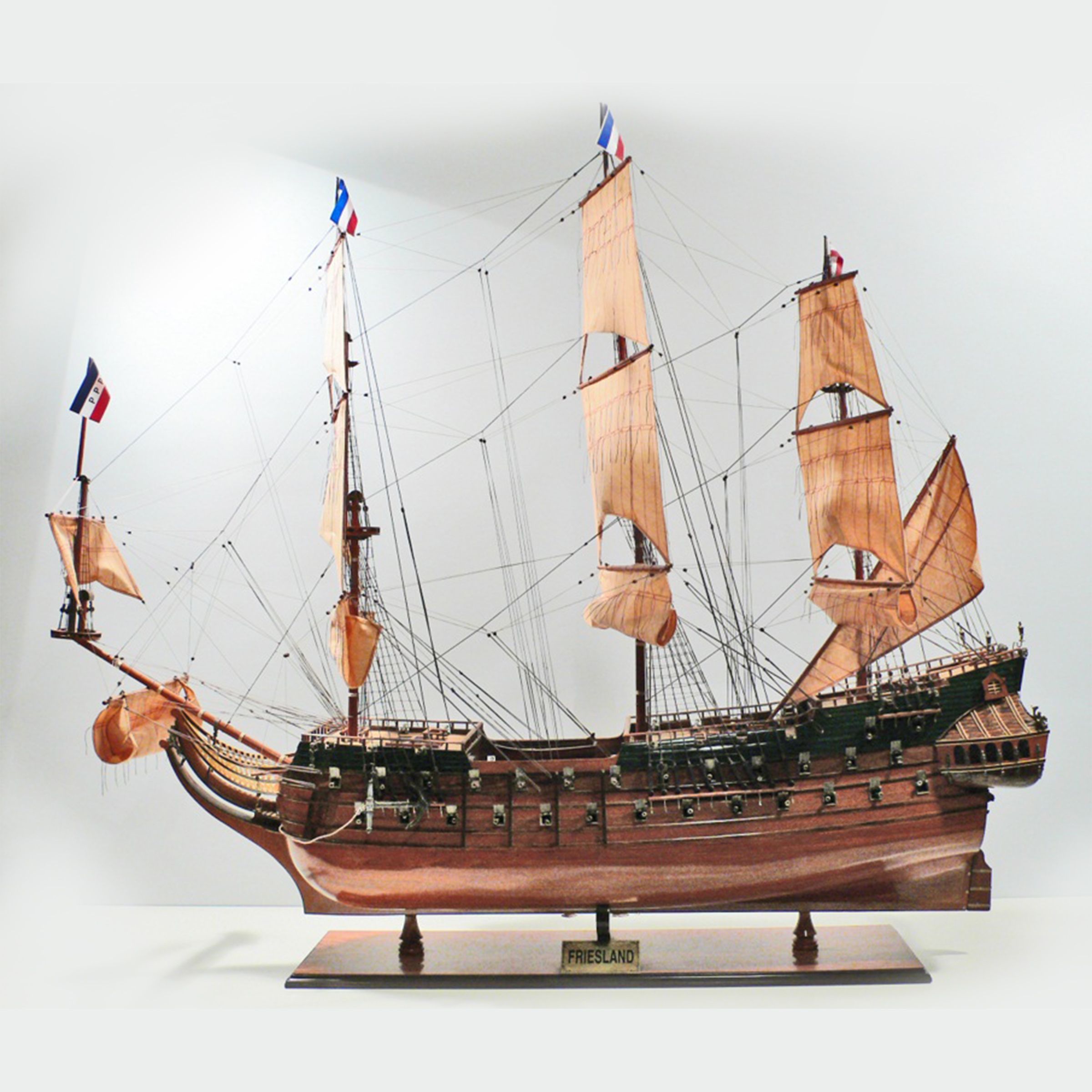 Friesland - handcrafted Nain ship models