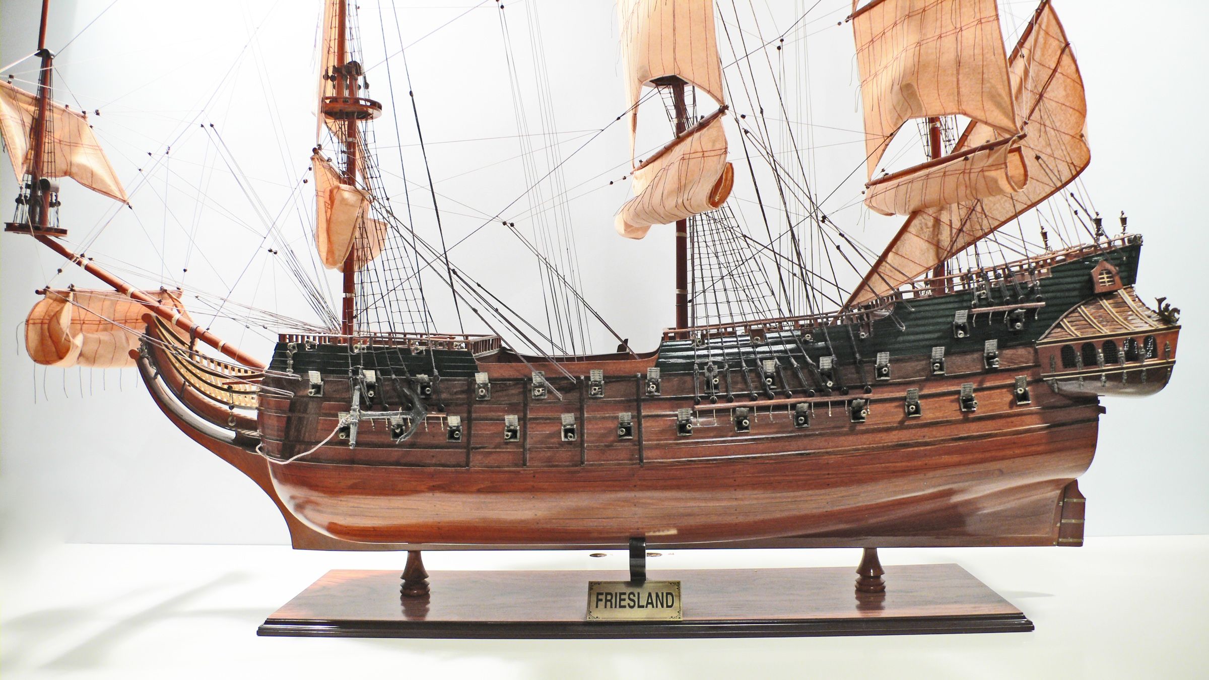 Friesland - handcrafted Nain ship models