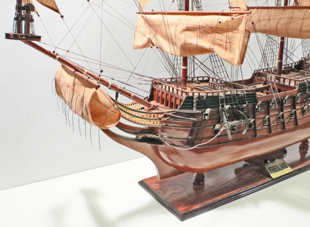 Friesland - handcrafted Nain ship models