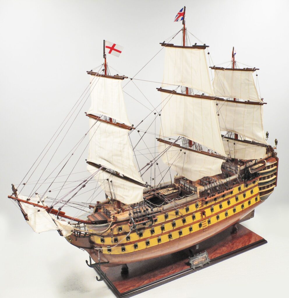 HMS Victory Closed Sails (Yellow) (M) - Nain ship models