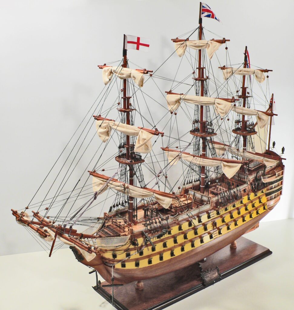 HMS Victory Closed Sails (Yellow) (M) - Nain ship models