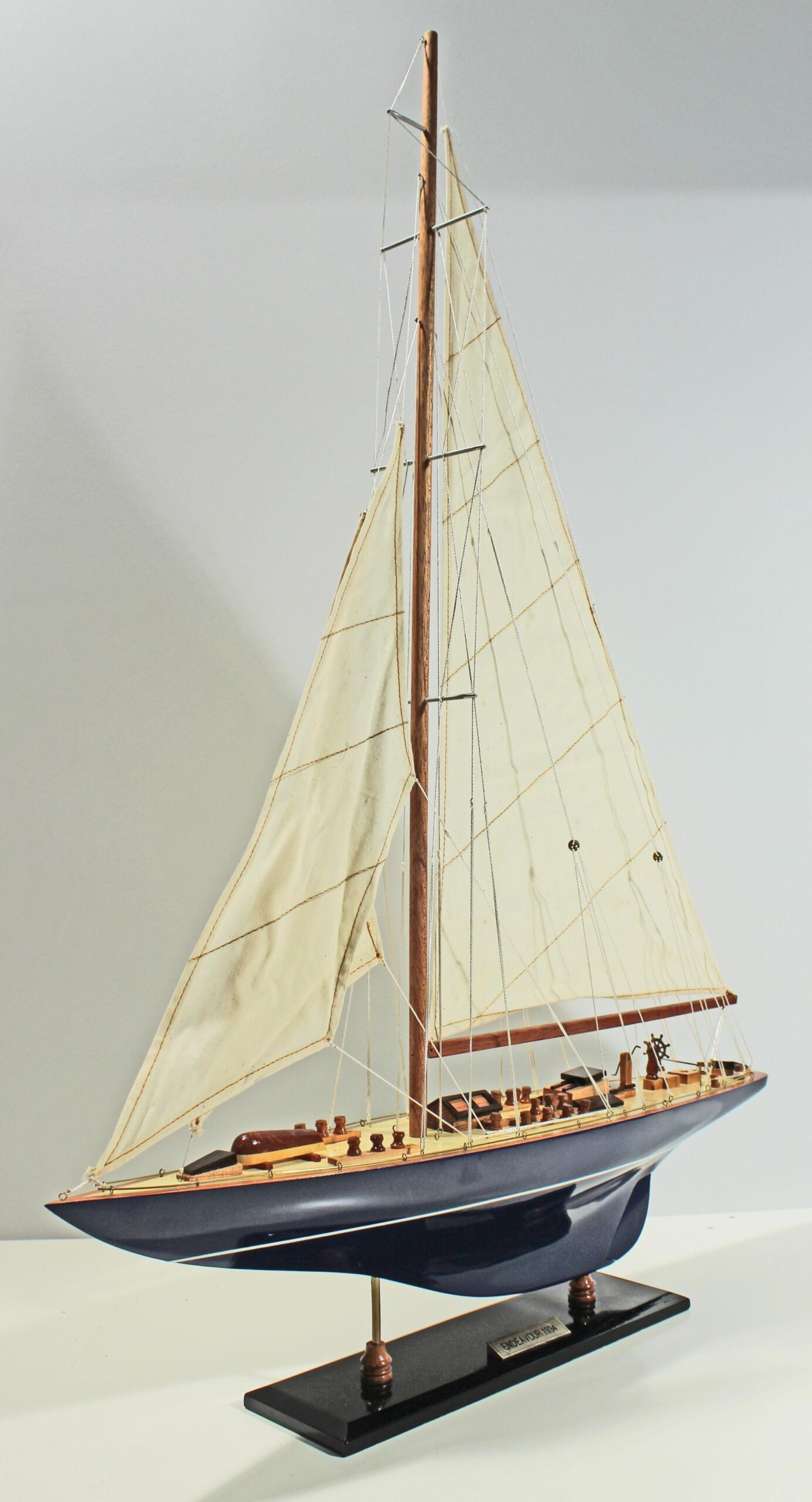Endeavor (Navy Blue) - Nain ship models
