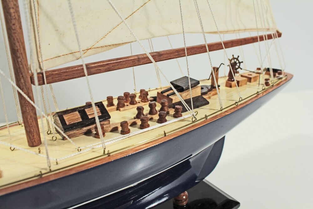 Endeavor (Navy Blue) - Nain ship models