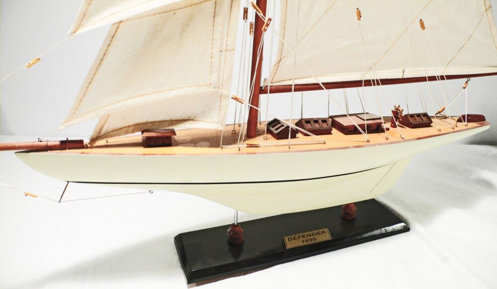 Defender (White) - Nain ship models