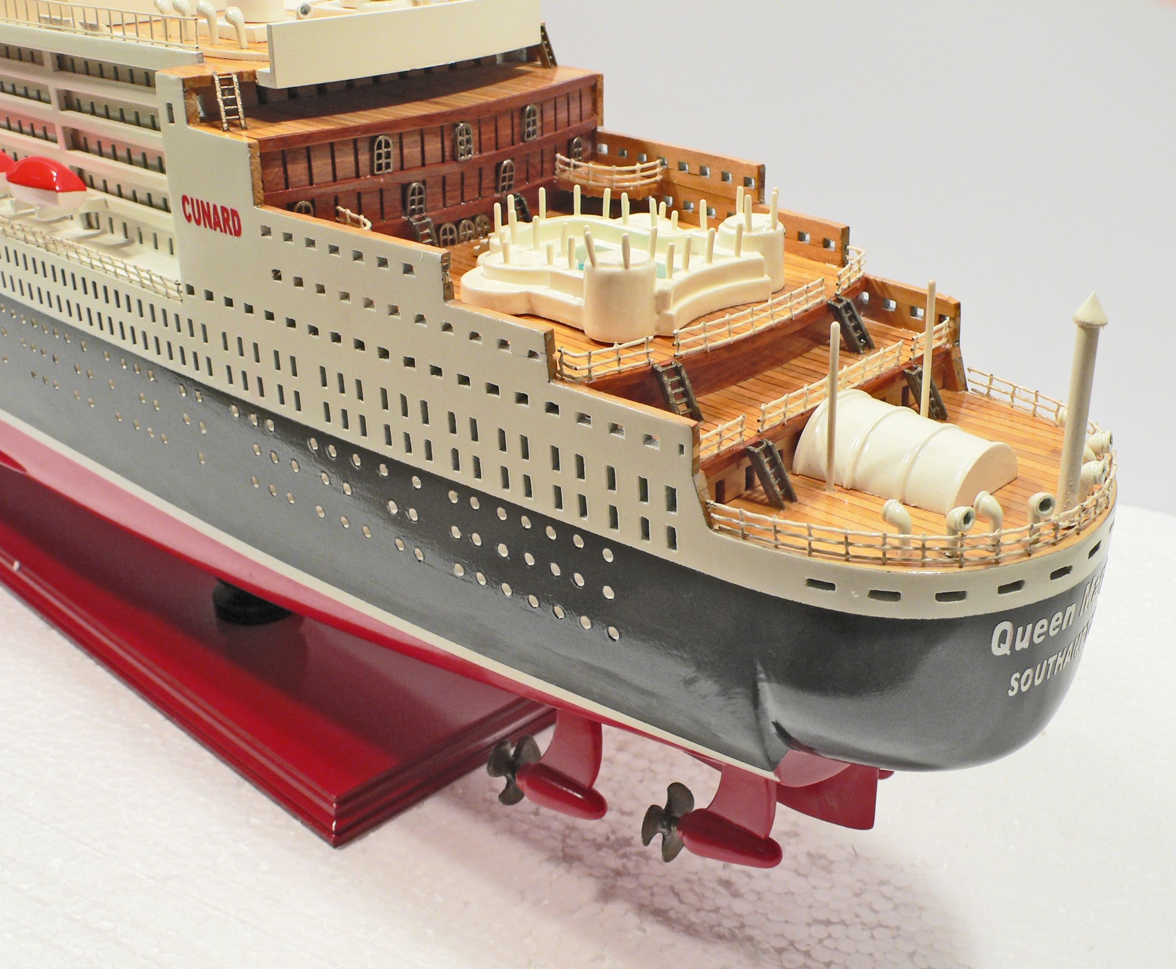 Queen Mary 2 - Nain ship models