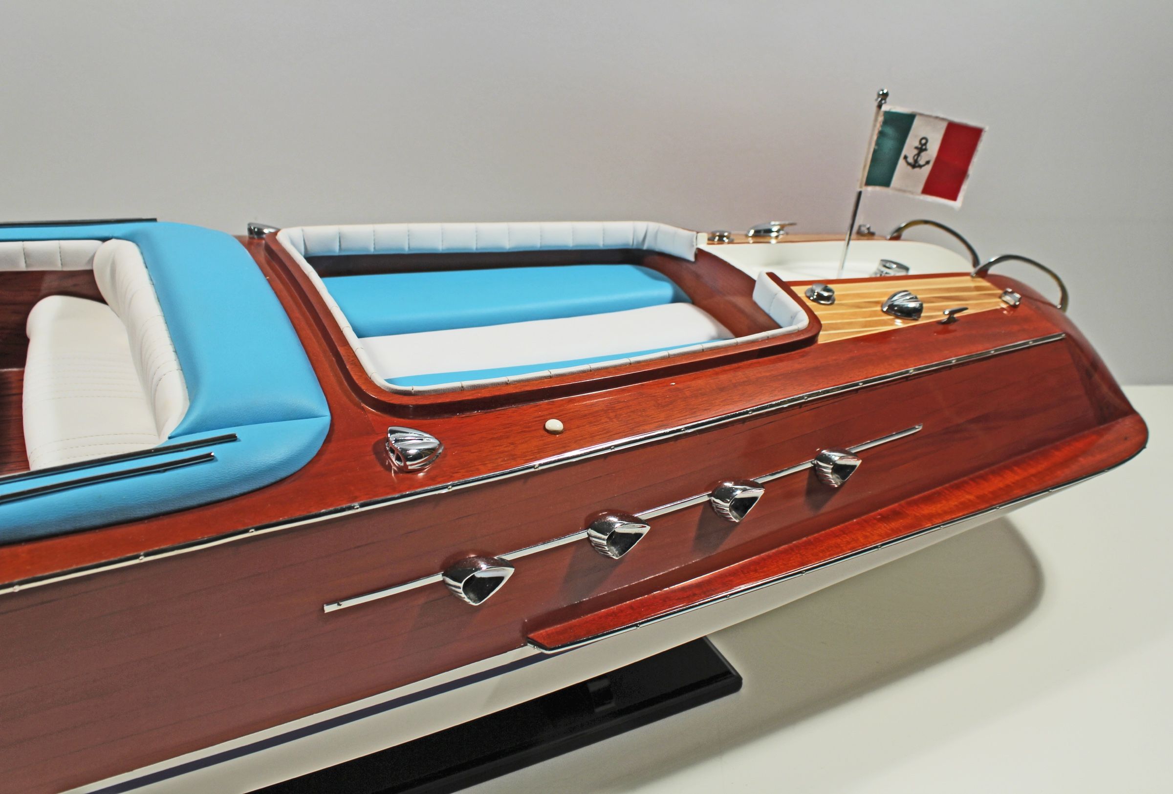 Riva Aquarama Replica Blue/White, RC Ready - Nain Ship Models