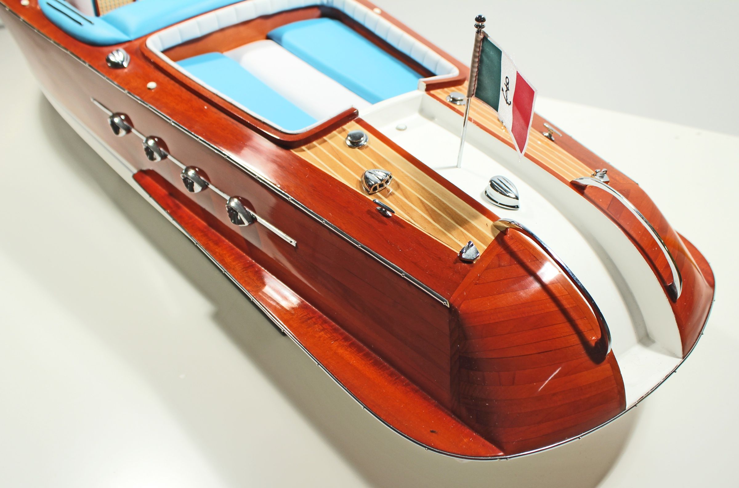 Riva Aquarama Replica Blue/White, RC Ready - Nain Ship Models