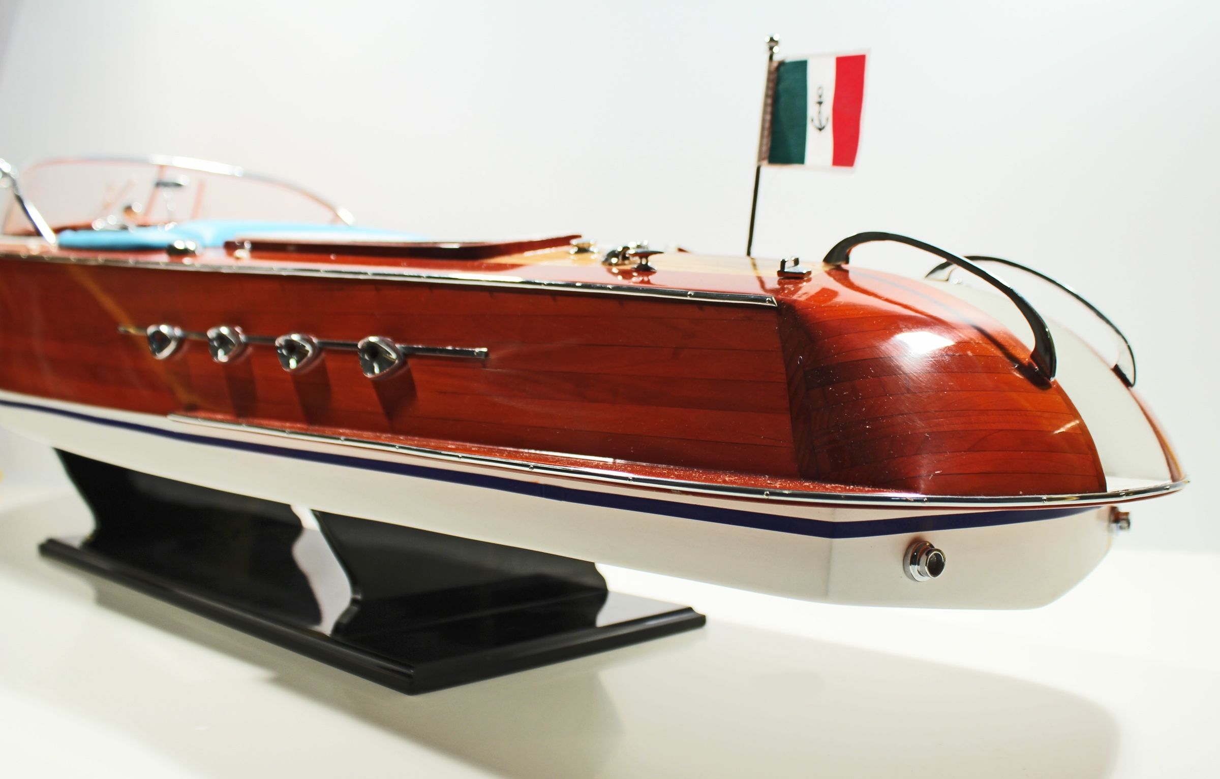 Riva Aquarama Replica Blue/White, RC Ready - Nain Ship Models