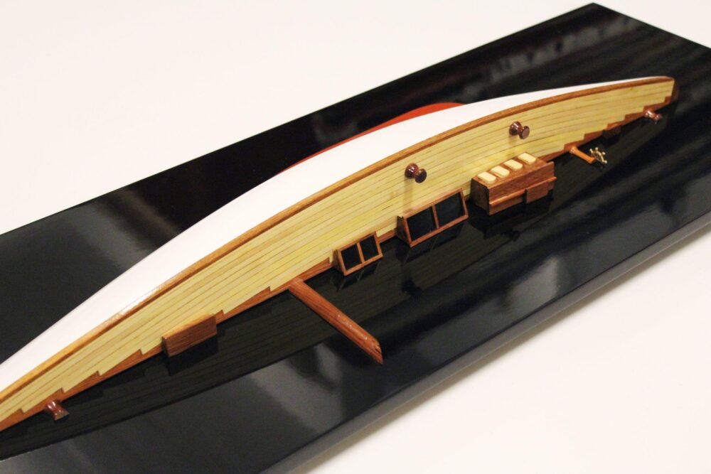 Shamrock 1930 (half model) (black background) - Nain ship models