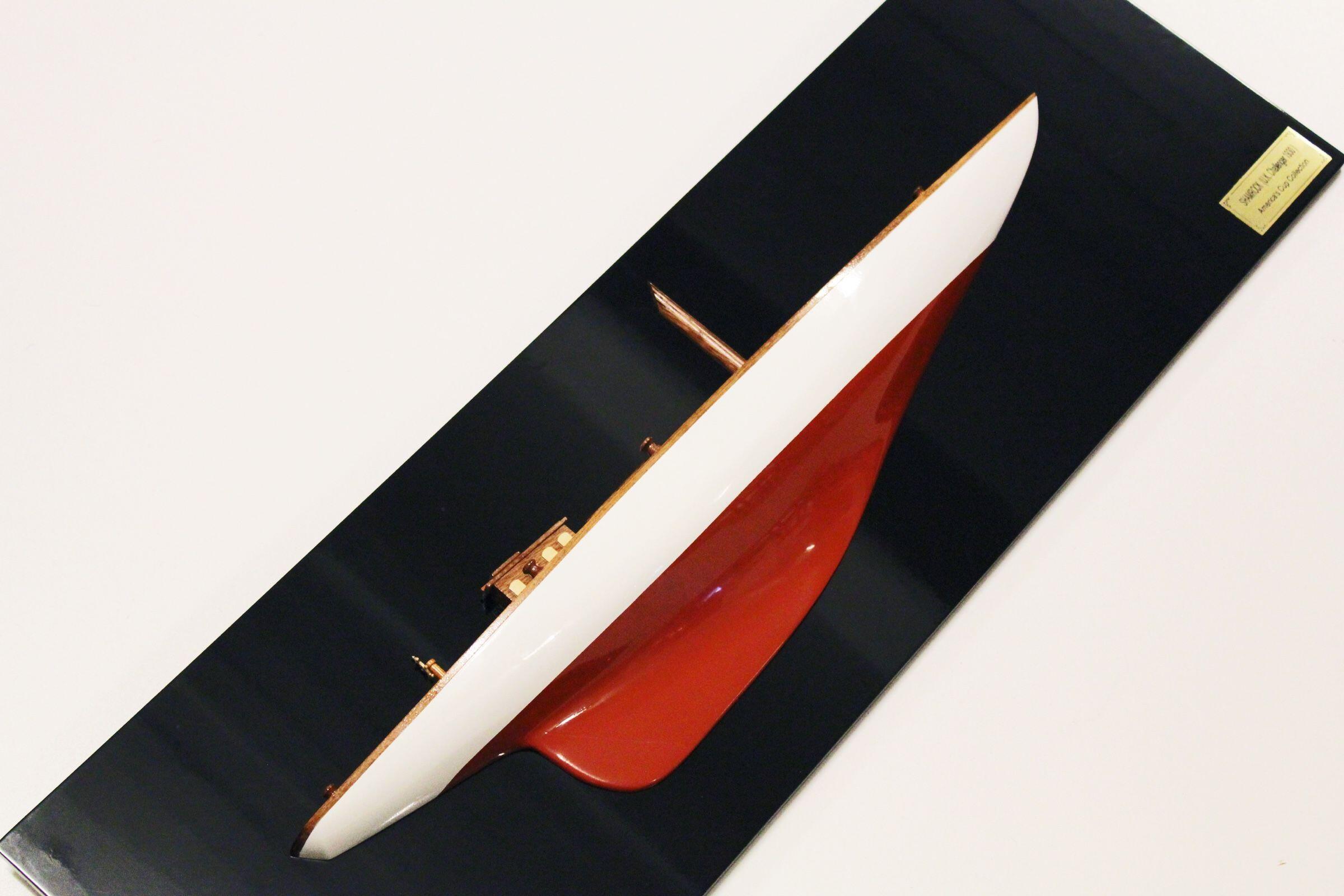 Shamrock 1930 (half model) (black background) - Nain ship models