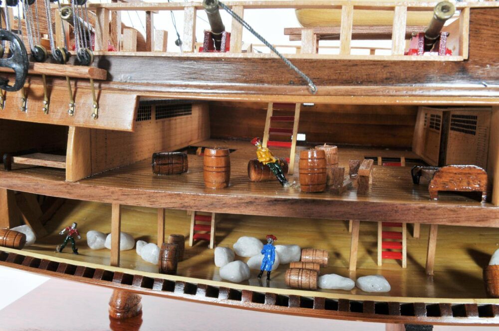 HMS Endeavor (Open on one side) - Nain ship models