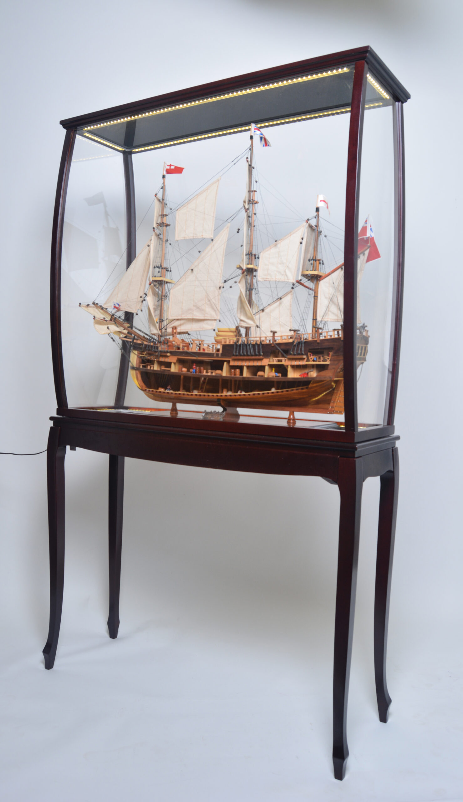Mahogany display case with legs and lighting - Nain ship models